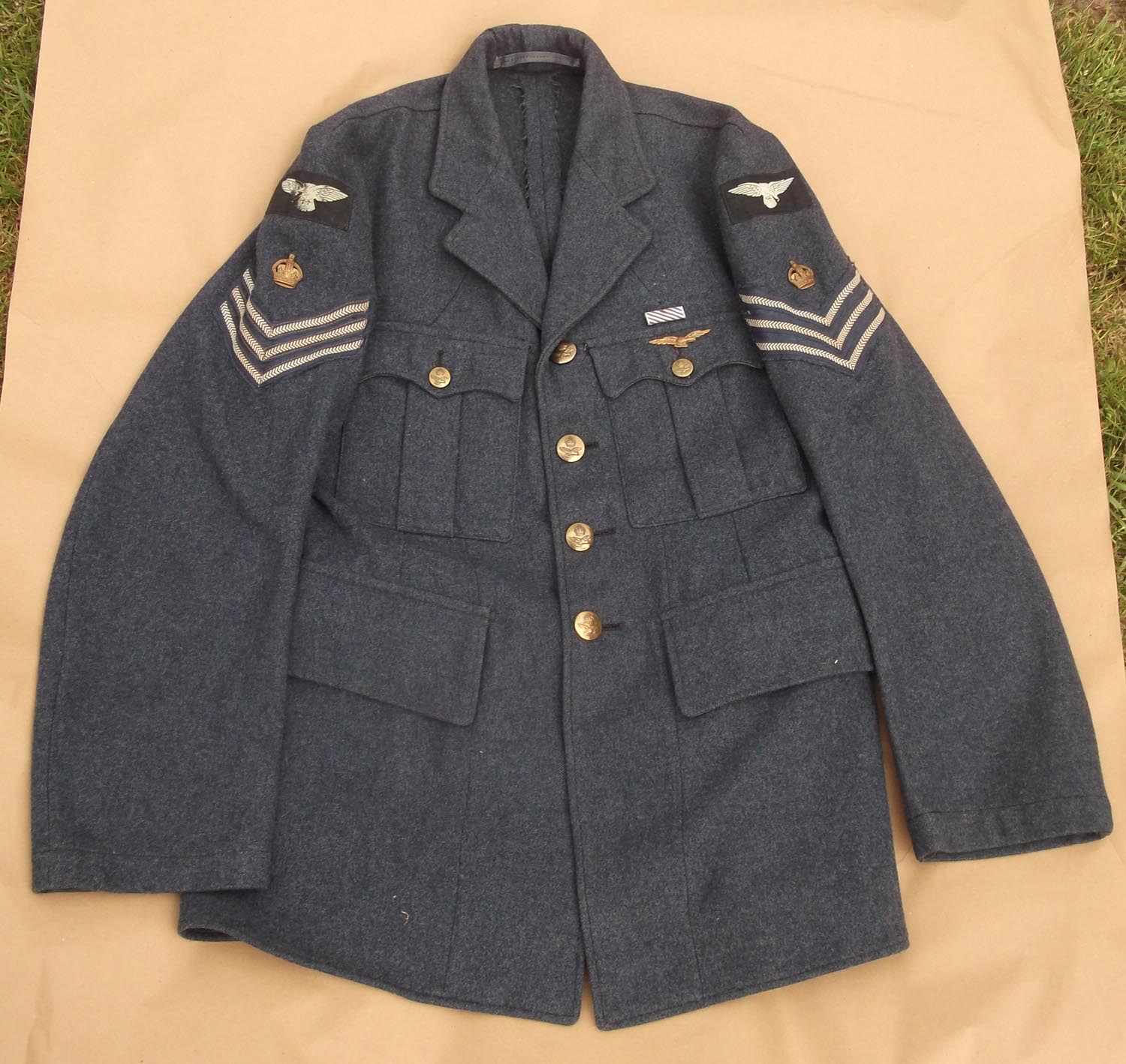 Here we have a complete other airman (Non Commissioned) dress uniform ...
